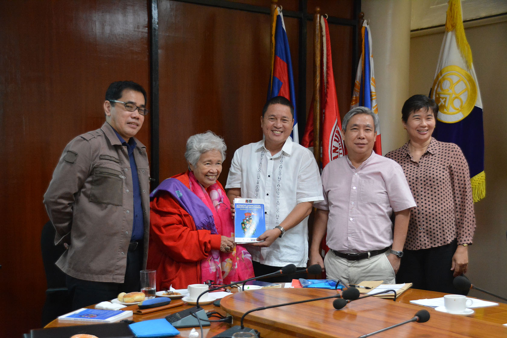 DepEd chief Briones visits SU | Silliman University