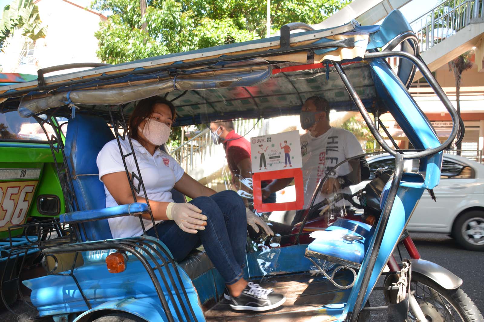 SU provides ‘pedicab shields’ to protect drivers, passengers | Silliman University