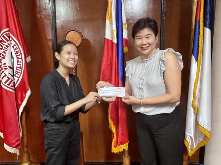 NLE 2022 top-notchers receive cash incentive | Silliman University